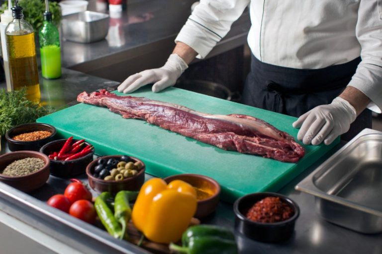 What is Zabiha? How to do it, why Muslims must eat Zabiha meat?